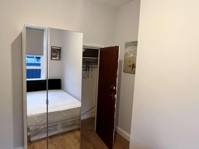 1 Bedroom Shared Living/roommate London London 104145055