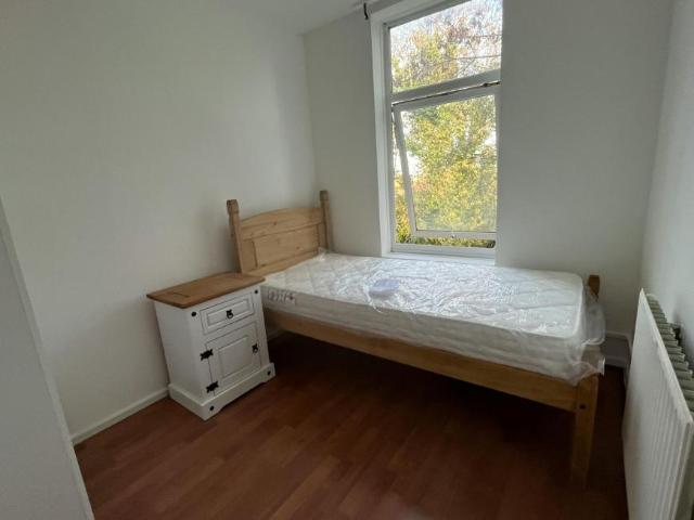 1 Bedroom Shared Living/roommate London London 101615348