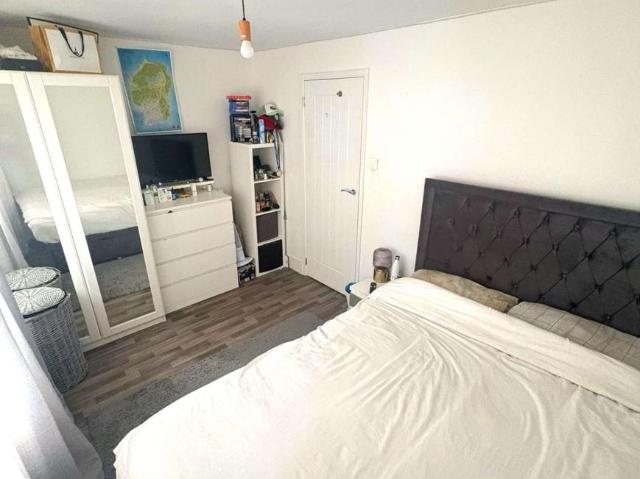 1 Bedroom Shared Living/roommate London London 101918174
