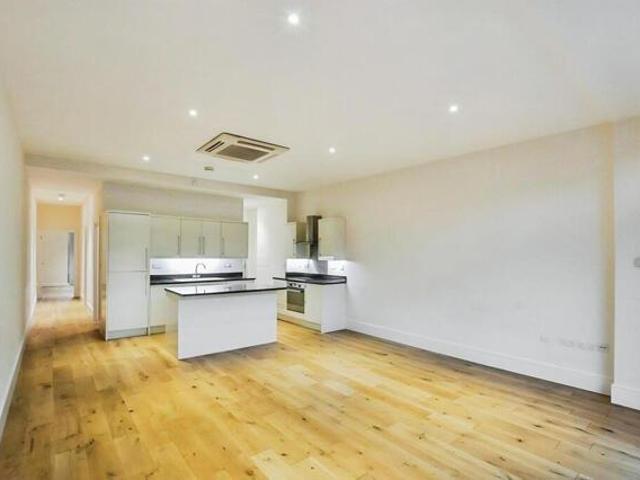 1 Bedroom Shared Living/roommate London London 101961722