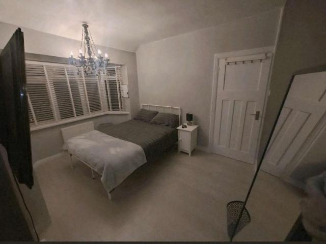 1 Bedroom Shared Living/roommate London London 103580811
