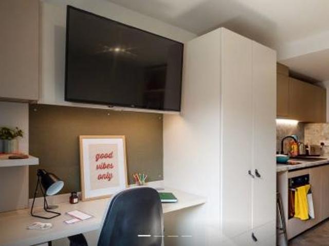 1 Bedroom Shared Living/roommate London London 65797054