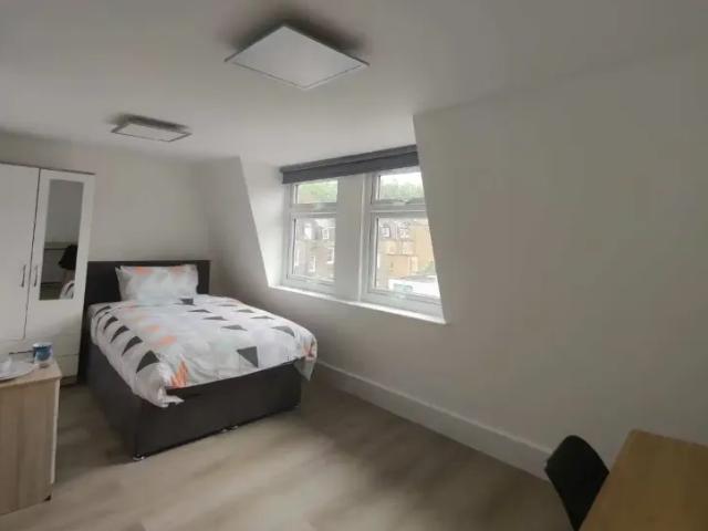 1 Bedroom Shared Living/roommate London London 90545920