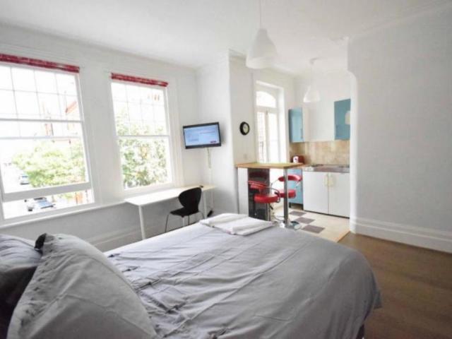 1 Bedroom Shared Living/roommate London London 90560452