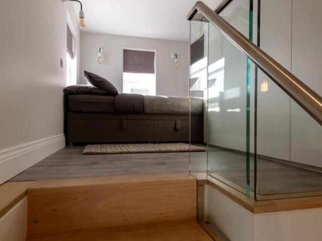 1 Bedroom Shared Living/roommate London London 90561056