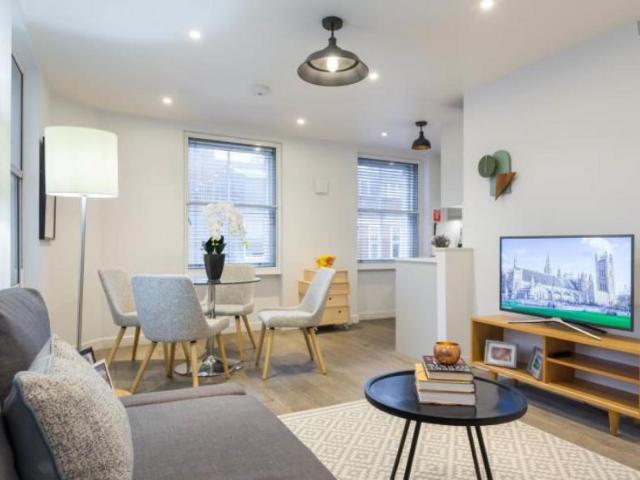 1 Bedroom Shared Living/roommate London London 90561307