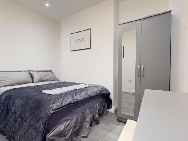 1 Bedroom Shared Living/roommate London London 90563946