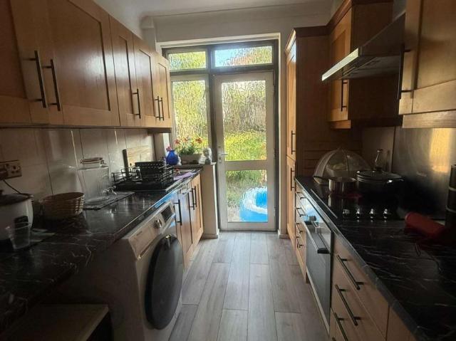 1 Bedroom Shared Living/roommate London London 92107804