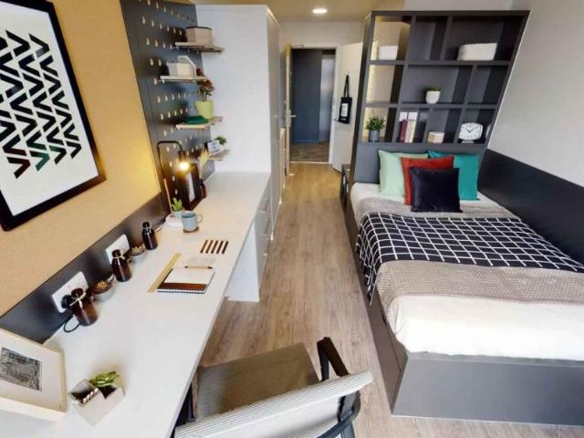 1 Bedroom Shared Living/roommate London London 97665525