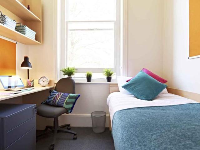 1 Bedroom Shared Living/roommate London London 97767620