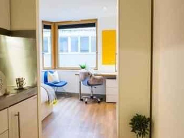 1 Bedroom Shared Living/roommate London London 97770406