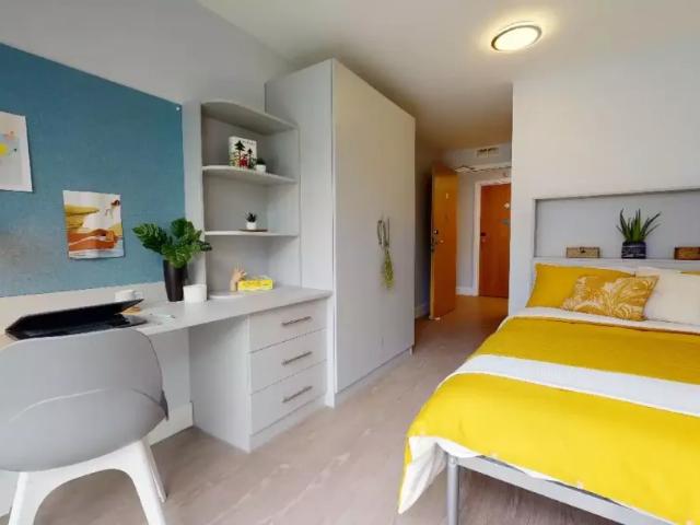 1 Bedroom Shared Living/roommate London London 97830884
