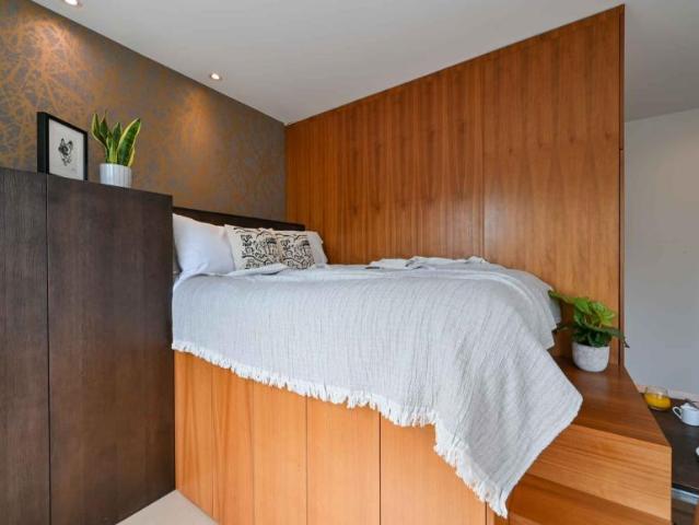 1 Bedroom Shared Living/roommate London London 97833089