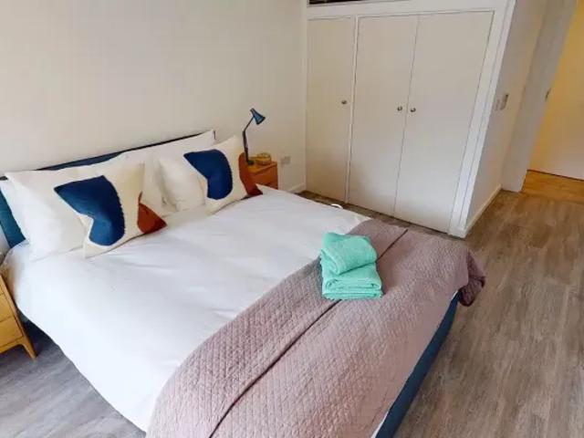 1 Bedroom Shared Living/roommate London London 97835100