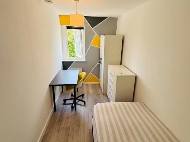 1 Bedroom Shared Living/roommate London London 98754840