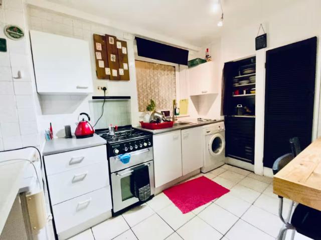 1 Bedroom Shared Living/roommate London London 98755725