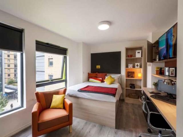 1 Bedroom Shared Living/roommate London London 99499659