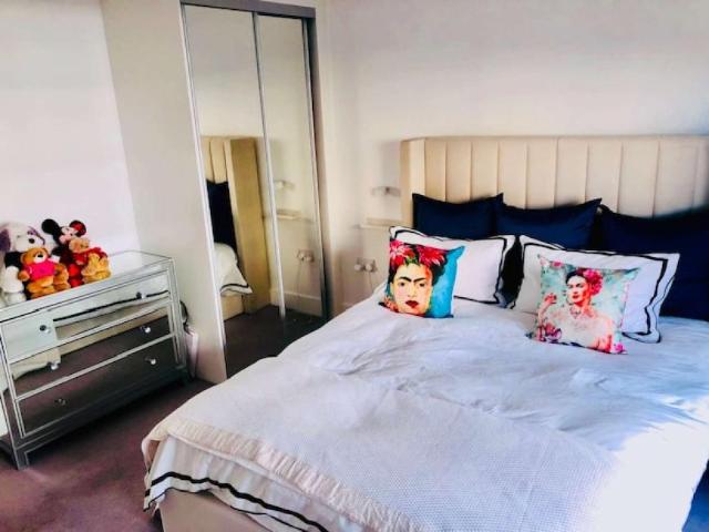 1 Bedroom Shared Living/roommate London London 99523283