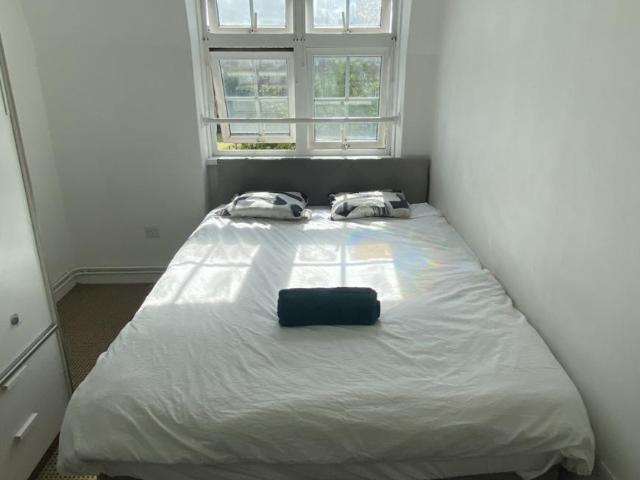 1 Bedroom Shared Living/roommate London London 99383212
