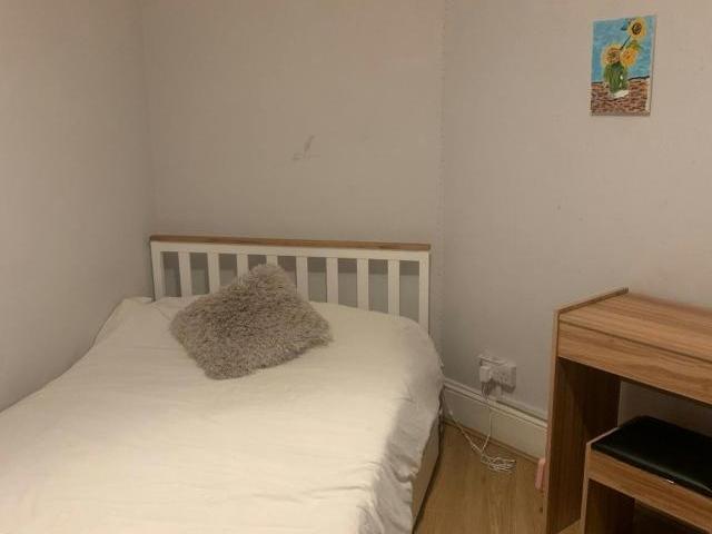 1 Bedroom Shared Living/roommate London London LS82774995