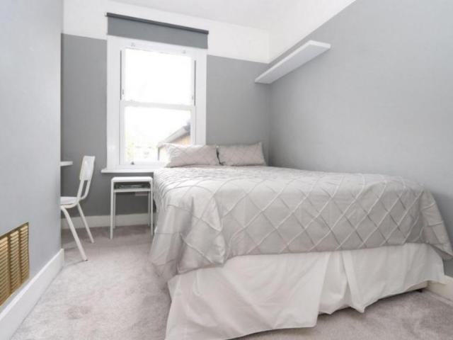 1 Bedroom Shared Living/roommate London London LS90559994