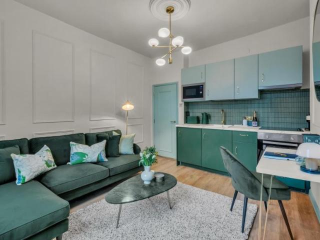 1 Bedroom Shared Living/roommate London London LS90560497