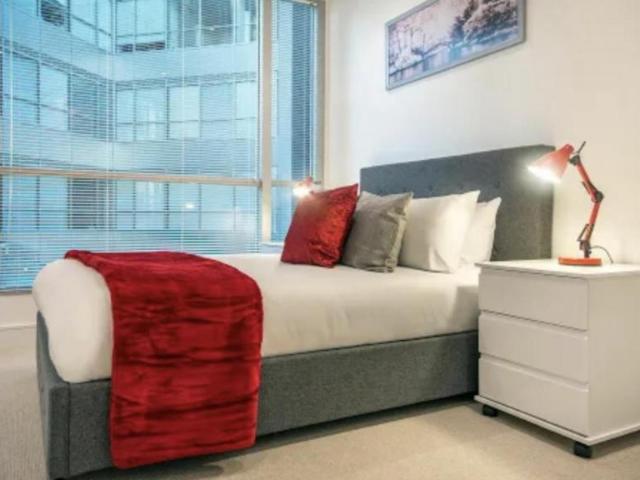 1 Bedroom Shared Living/roommate London London LS90560504