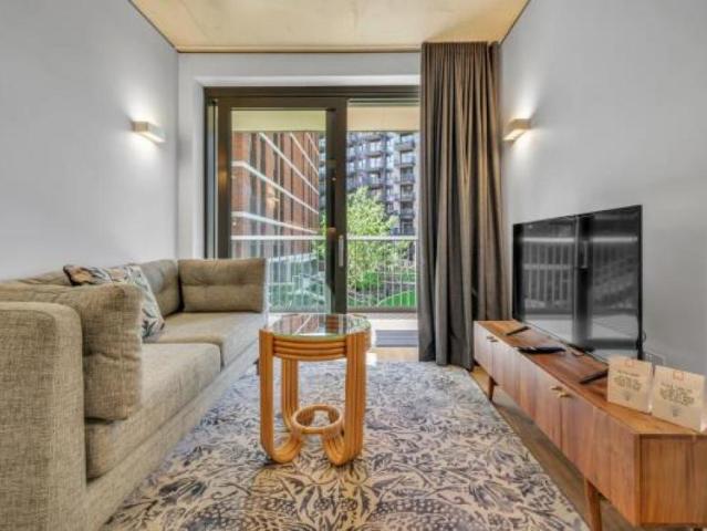 1 Bedroom Shared Living/roommate London London LS90561255