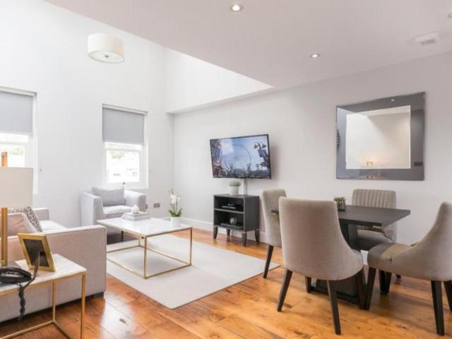 1 Bedroom Shared Living/roommate London London LS90561302