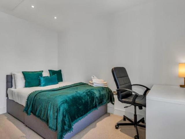 1 Bedroom Shared Living/roommate London London LS90561989