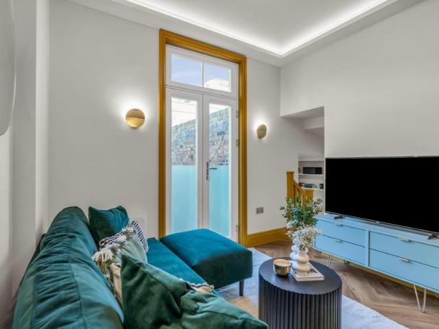 1 Bedroom Shared Living/roommate London London LS90563838