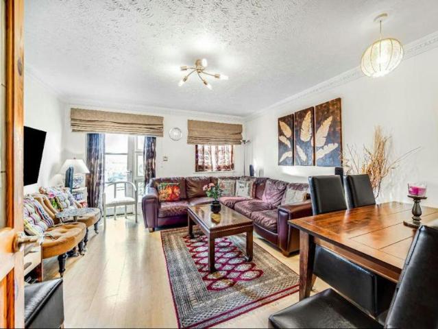 1 Bedroom Shared Living/roommate London London LS91830979
