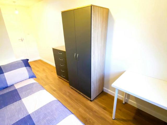 1 Bedroom Shared Living/roommate London London LS92161159