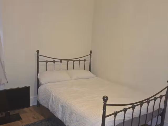 1 Bedroom Shared Living/roommate London London LS96064295