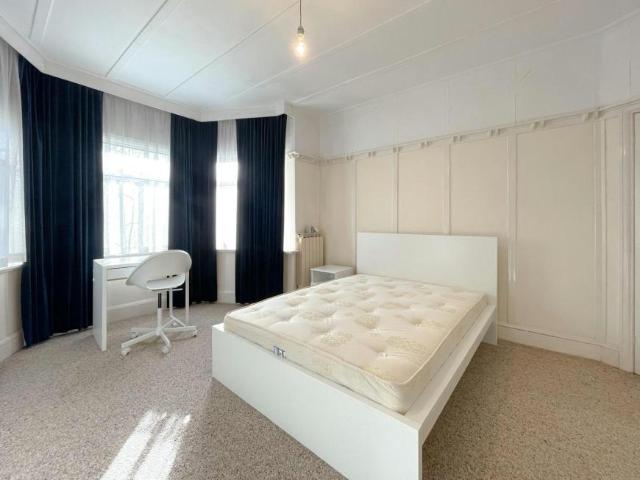 1 Bedroom Shared Living/roommate London London LS100713465
