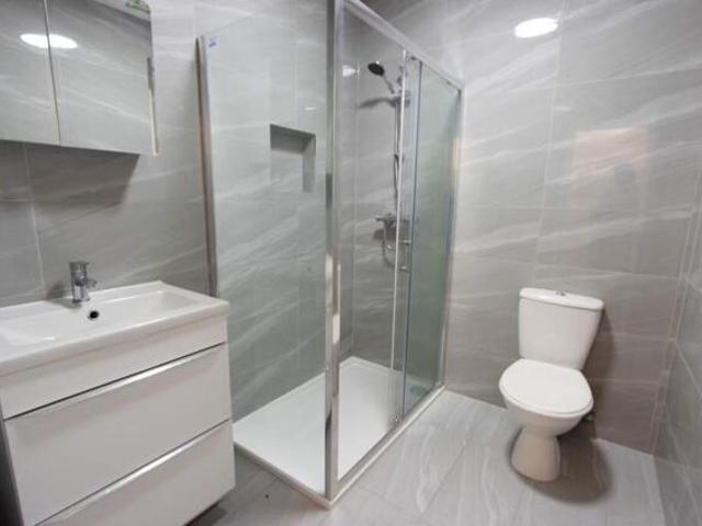 1 Bedroom Shared Living/roommate London London LS100367515