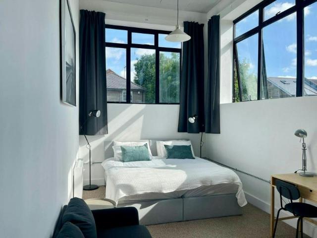 1 Bedroom Shared Living/roommate London London LS101587558