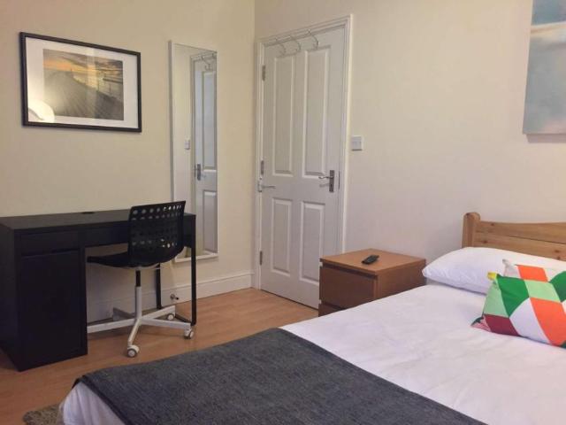 1 Bedroom Shared Living/roommate London London LS101671263