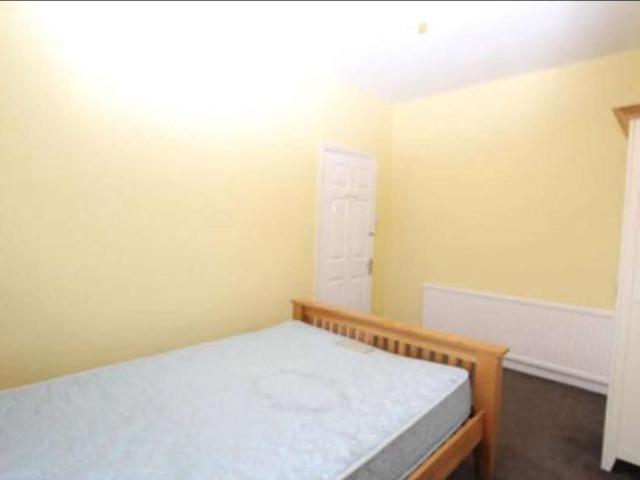 1 Bedroom Shared Living/roommate London London LS101823357