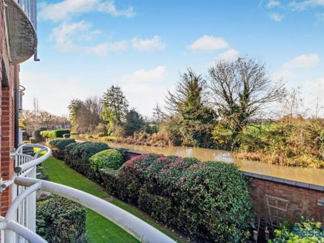 1 Bedroom Shared Living/roommate Long Eaton Derbyshire LS100456365