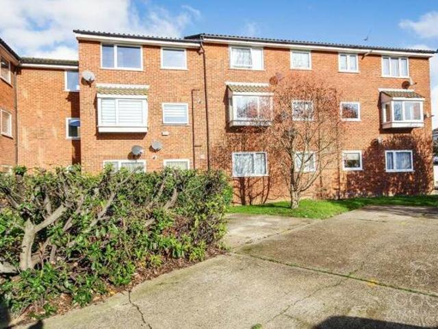 1 Bedroom Shared Living/roommate Loughton Essex LS100648609