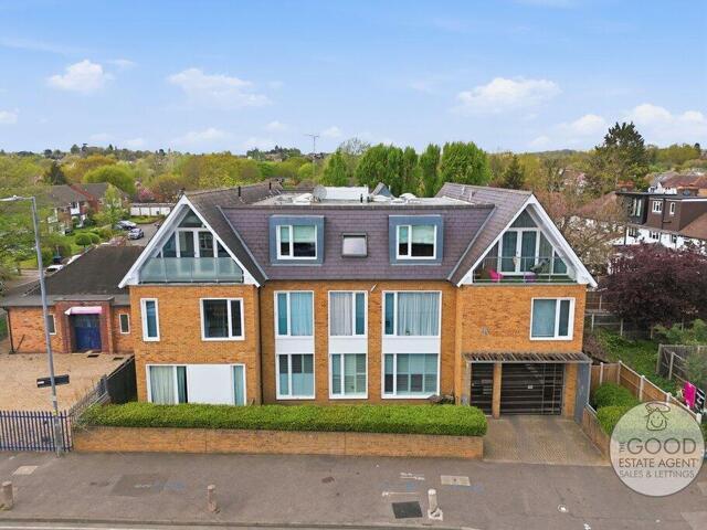 1 Bedroom Shared Living/roommate Loughton Essex LS101609793