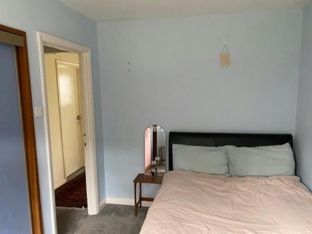 1 Bedroom Shared Living/roommate Purley Purley 103656466
