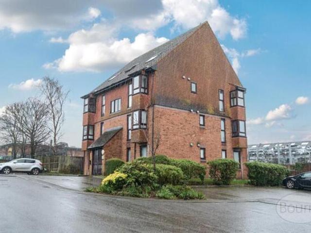1 Bedroom Shared Living/roommate Petersfield Hampshire LS99840259