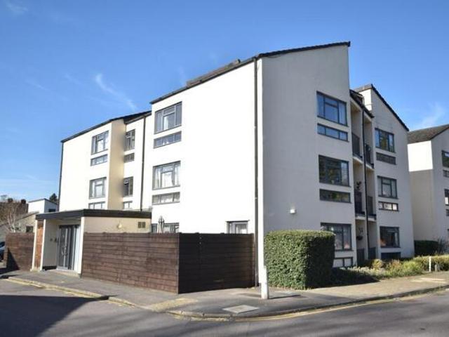 1 Bedroom Shared Living/roommate Reading Berkshire LS100398345