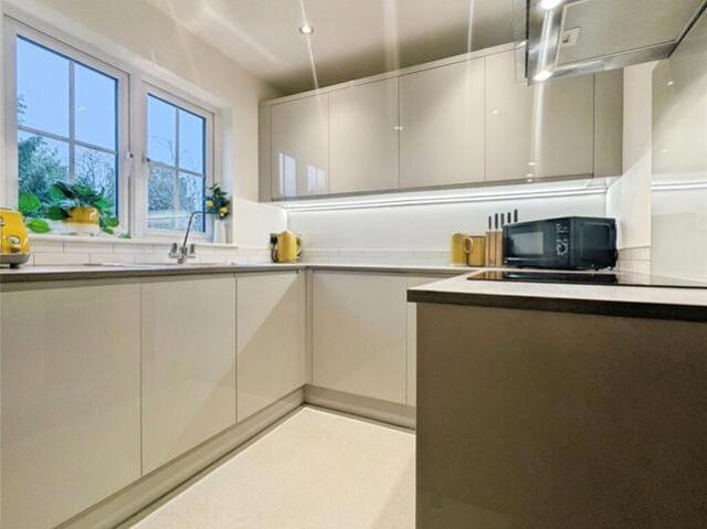 1 Bedroom Shared Living/roommate Reading Berkshire LS99773559