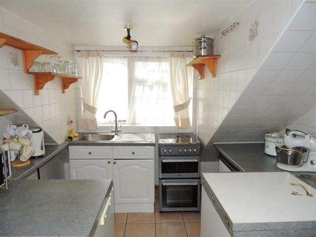 1 Bedroom Shared Living/roommate Redfield England LS96648621