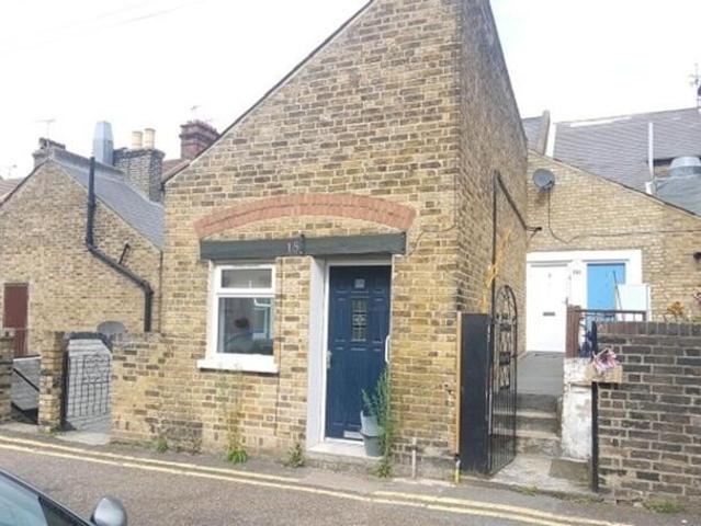 1 Bedroom Shared Living/roommate Rochester Kent LS101368456