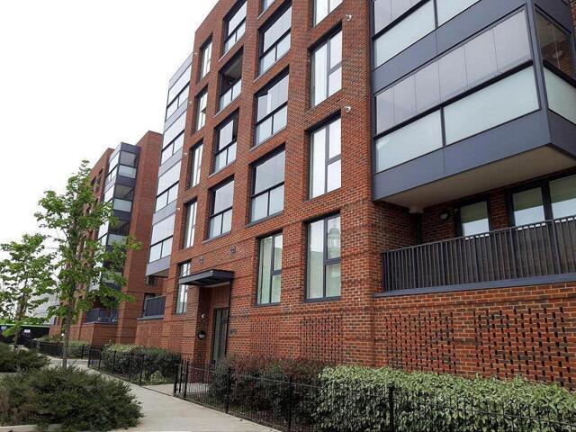 1 Bedroom Shared Living/roommate Rochester Kent 100724572