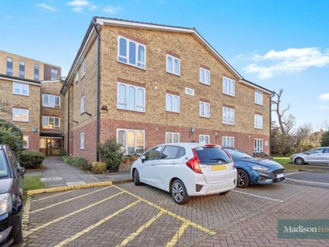 1 Bedroom Shared Living/roommate Romford Greater London 99986189